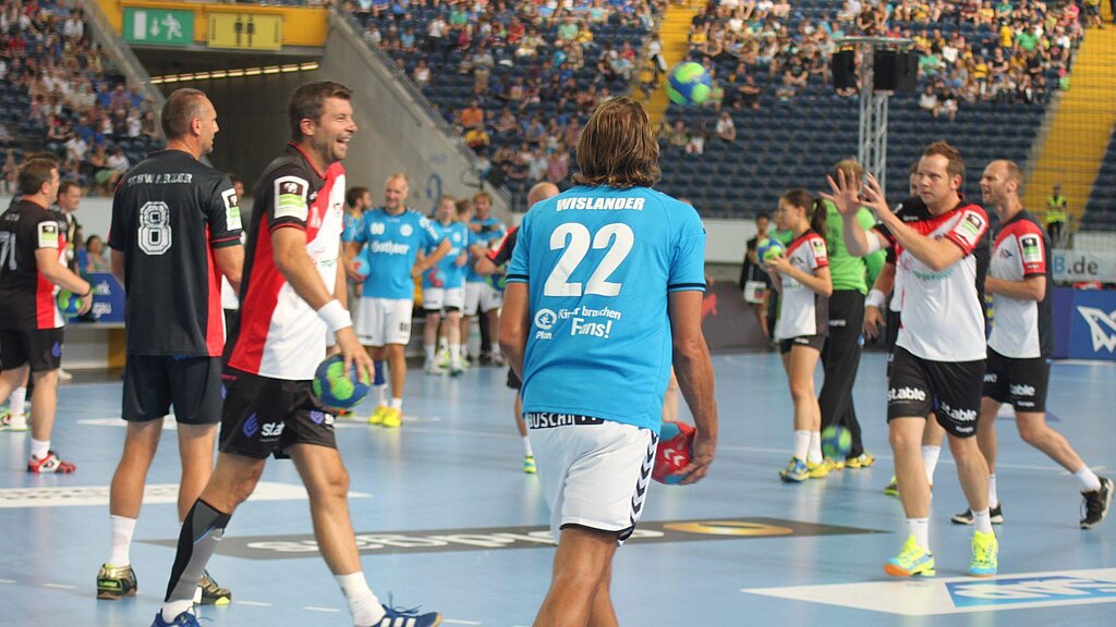 Plan ist beim Tag des Handballs dabei – Frank Buschmann unterstützt ...