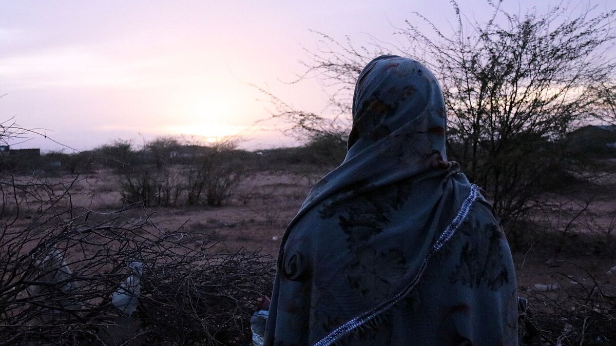 Betroffene von FGM: „Die Klinge verfolgt uns ein Leben lang“ | Plan ...